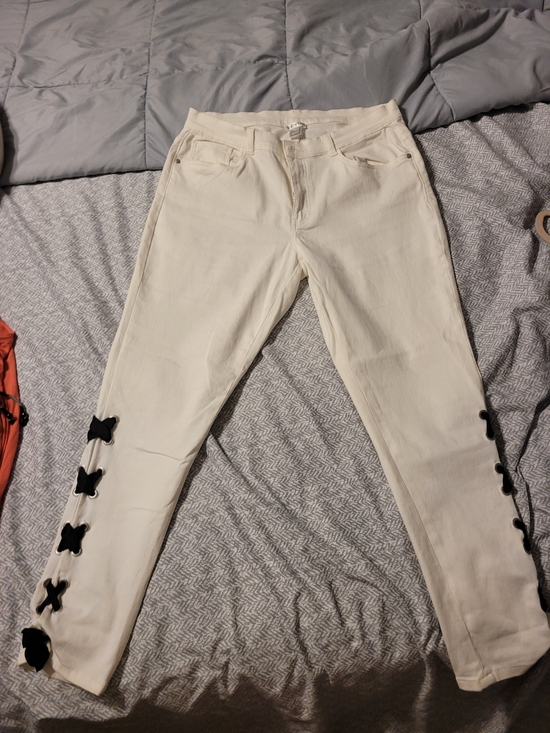 VENUS | Jeans | Venus White Skinny Jeans With Black Bow Details | Poshmark